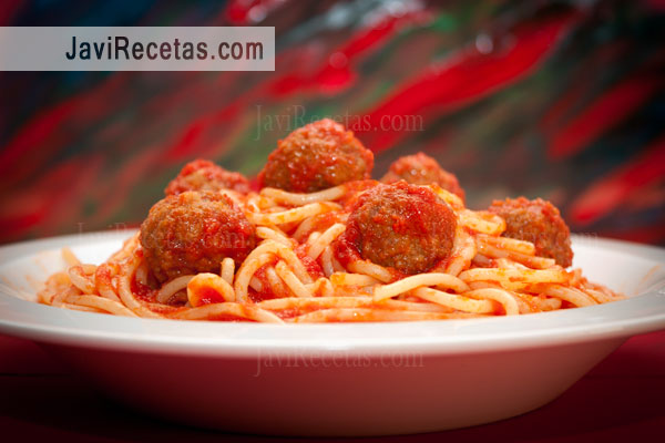 ESPAGUETIS con ALBÓNDIGAS 🍝 - Javi Recetas 👨🏻‍🍳
